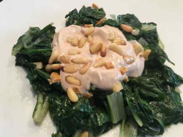 Bledes amb tahina, iogur i pinyons | Celler-Adocse