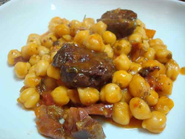 Cigrons amb botifarra negra | Celler-Adocse