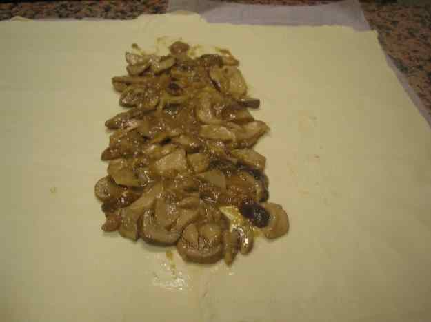 LLOM DOS COLORS AMB PASTA FULLADA | Celler-Adocse