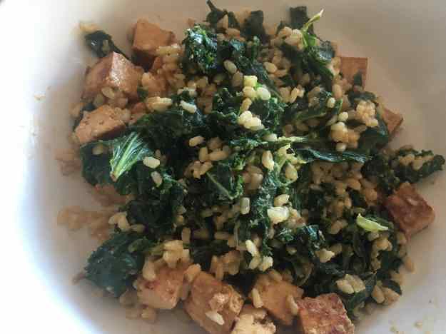 Col kale amb tofu al curry | Celler-Adocse